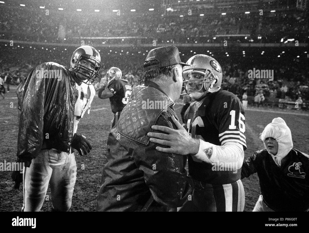 Joe montana 1987 hi-res stock photography and images - Alamy