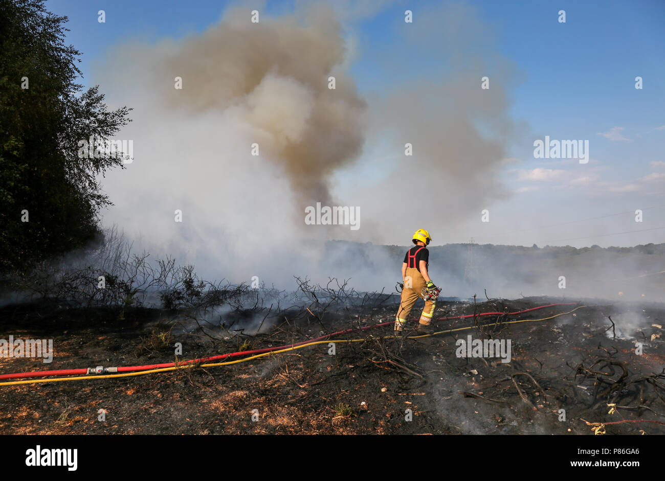 Poole, UK. 9th July, 2018. Dorset Fire and Rescue battle a blaze on ...