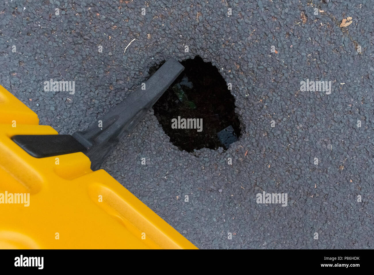 Pavement subsidence hi-res stock photography and images - Alamy