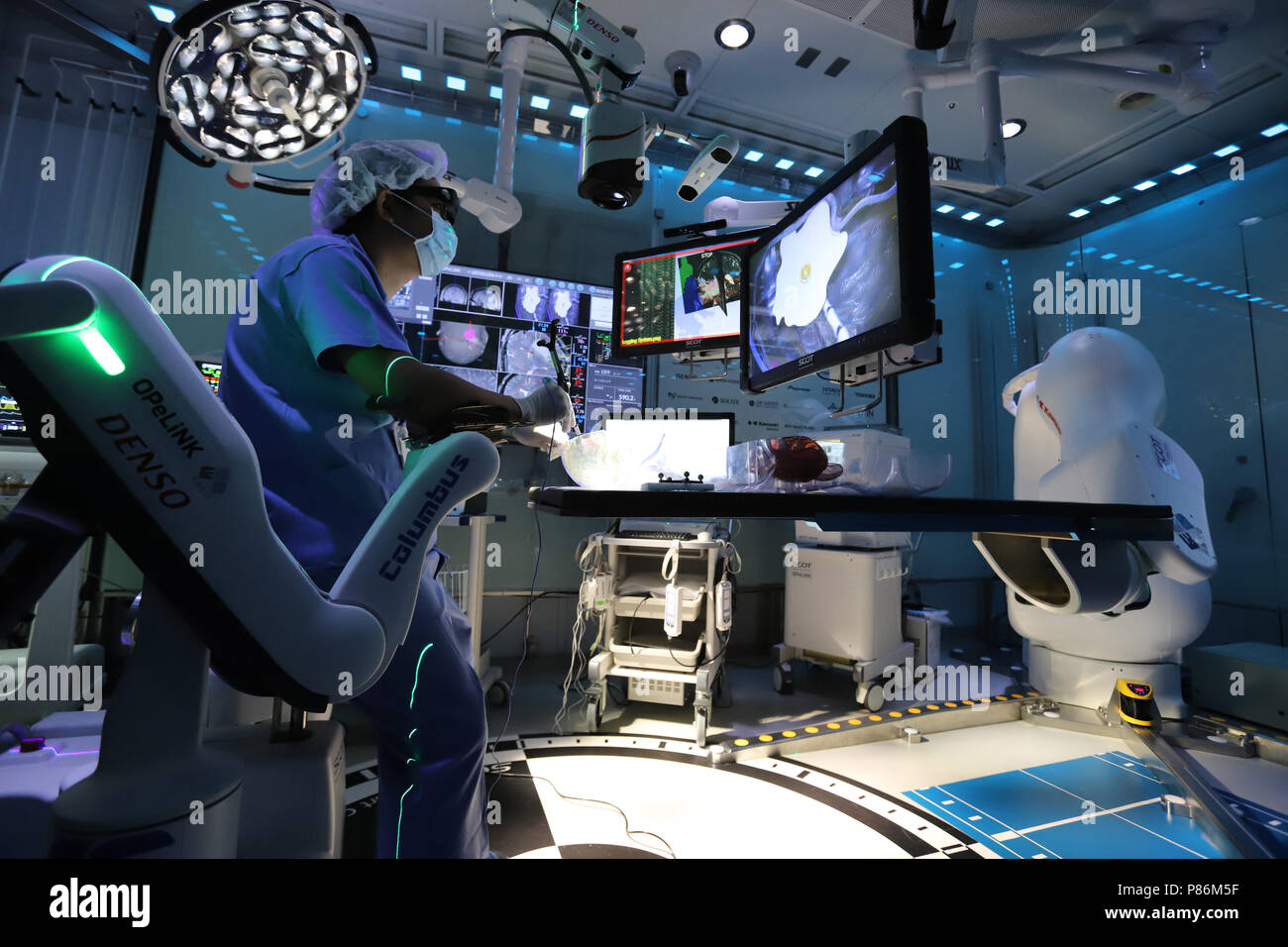 Brain surgeon hi-res stock photography and images - Alamy