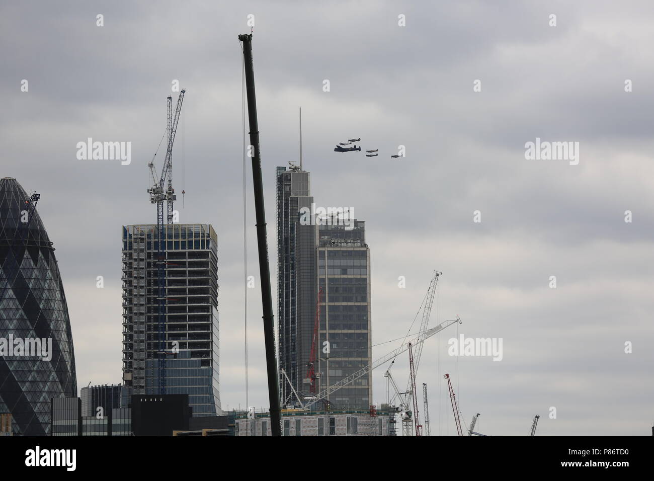 Raf flypast tower of london hi-res stock photography and images - Alamy