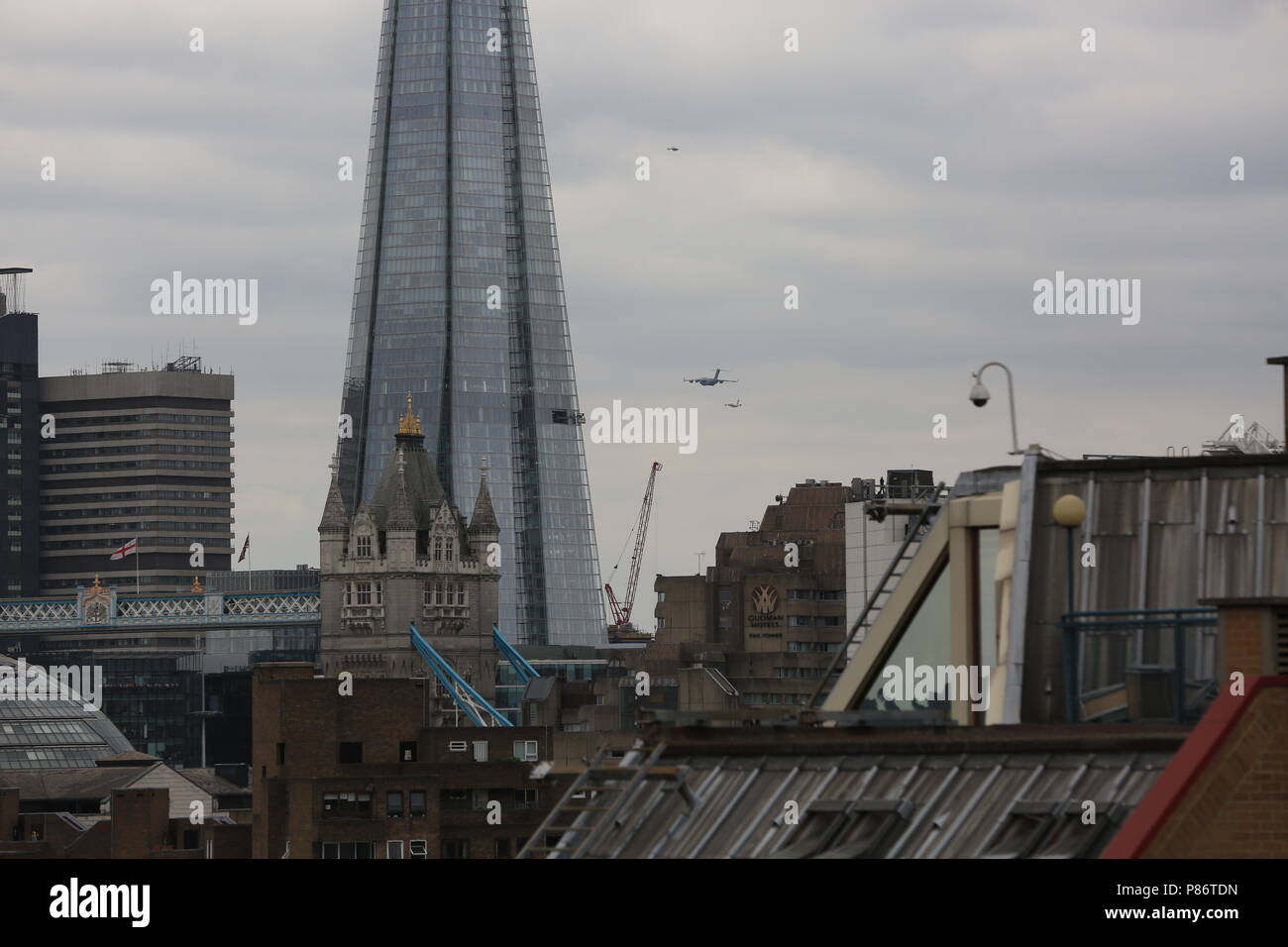 Raf centenary flypast hi-res stock photography and images - Alamy