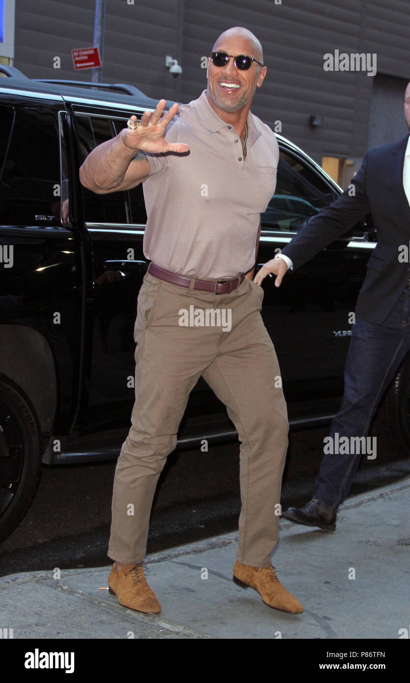 Skyscraper 2018 dwayne johnson hi-res stock photography and images - Alamy