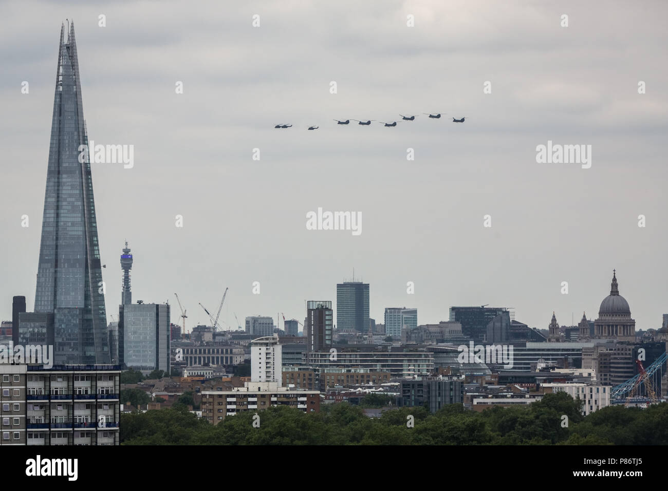 Raf flypast tower of london hi-res stock photography and images - Alamy