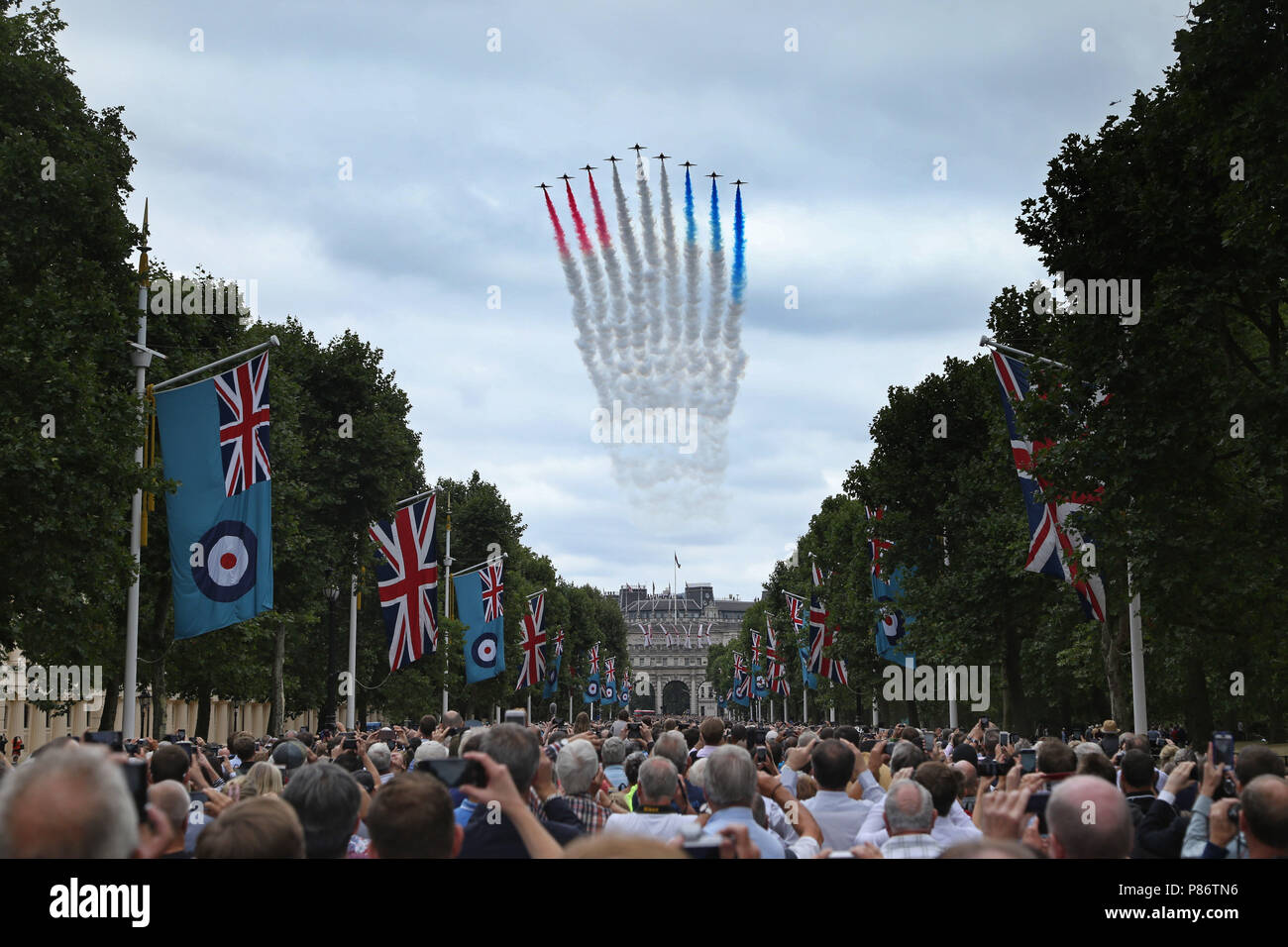 London, UK. 10th July, 2018. The Red Arrows during a spectacular ...