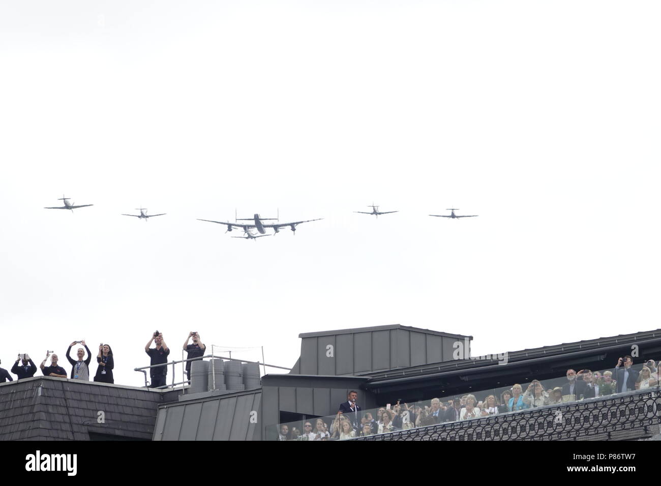 Spitfire over london hi-res stock photography and images - Alamy