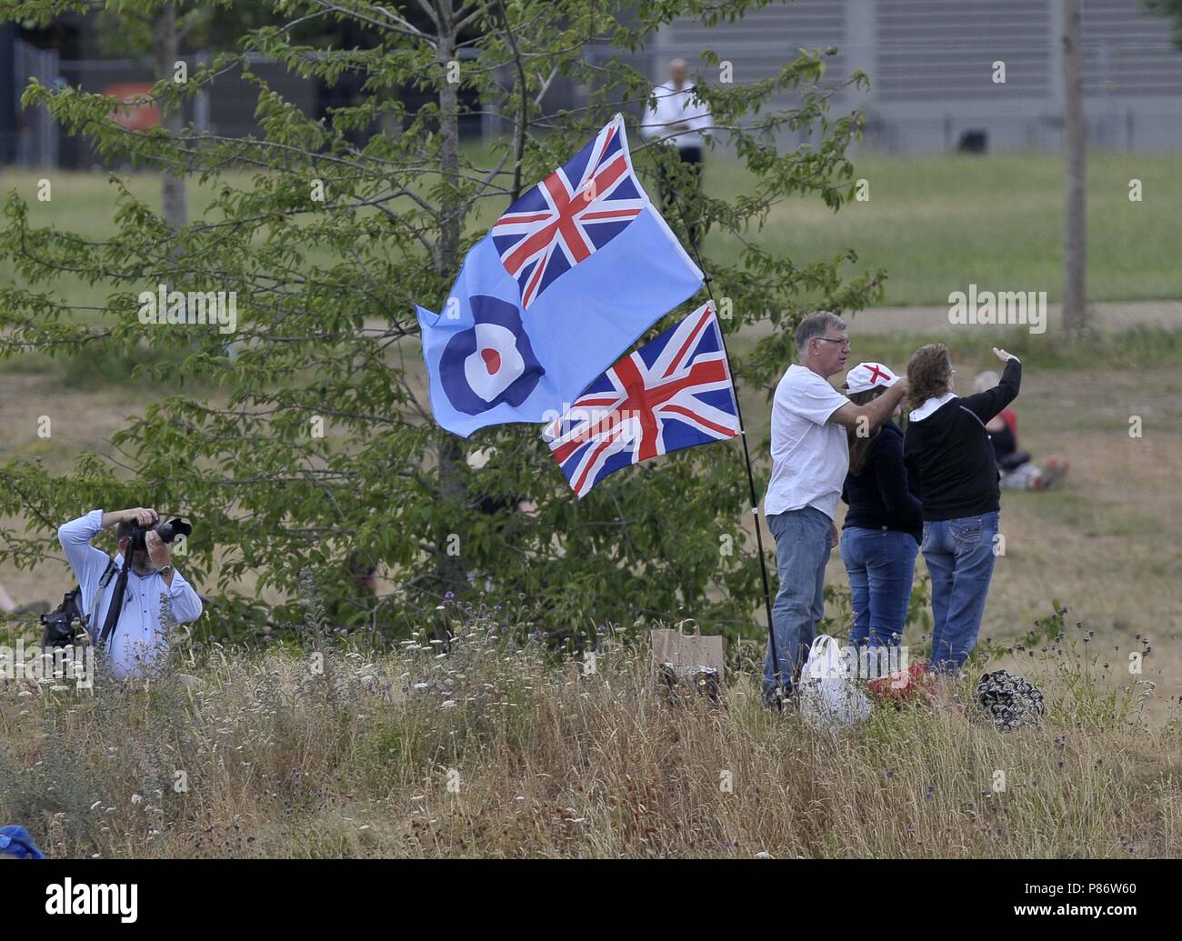 Stratford, London, UK. 10th July, 2018. People watch in the park and ...