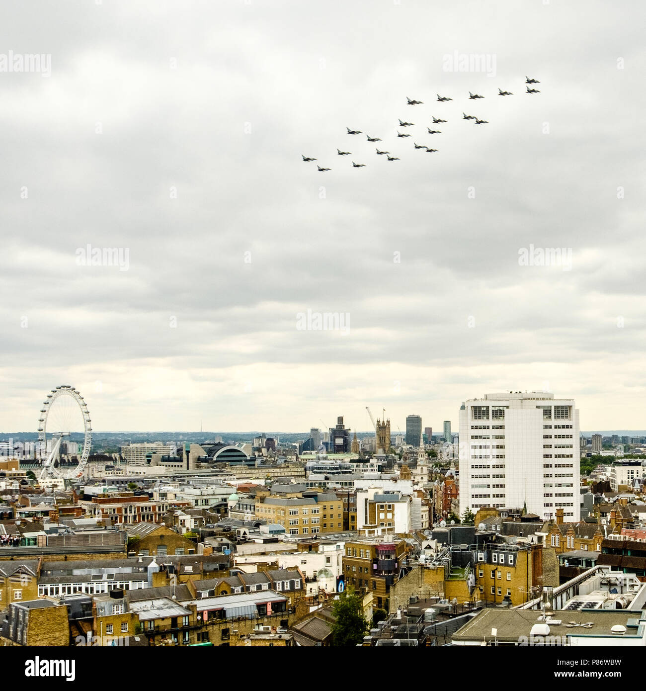 Flypast 100 raf aircraft over buckingham palace hi-res stock ...