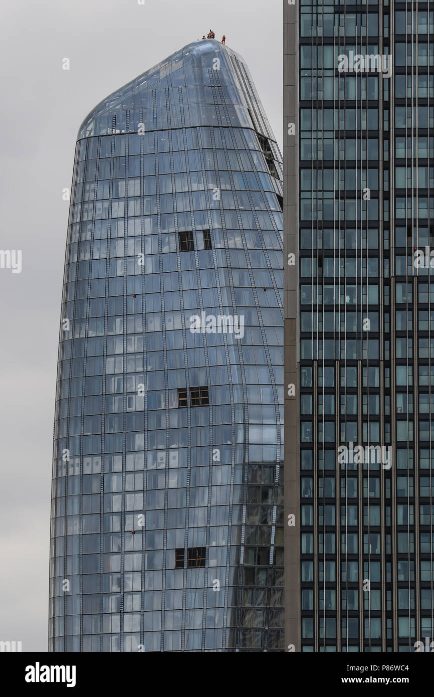 London, UK. 10th July 2018. Construction workers on London's The ...