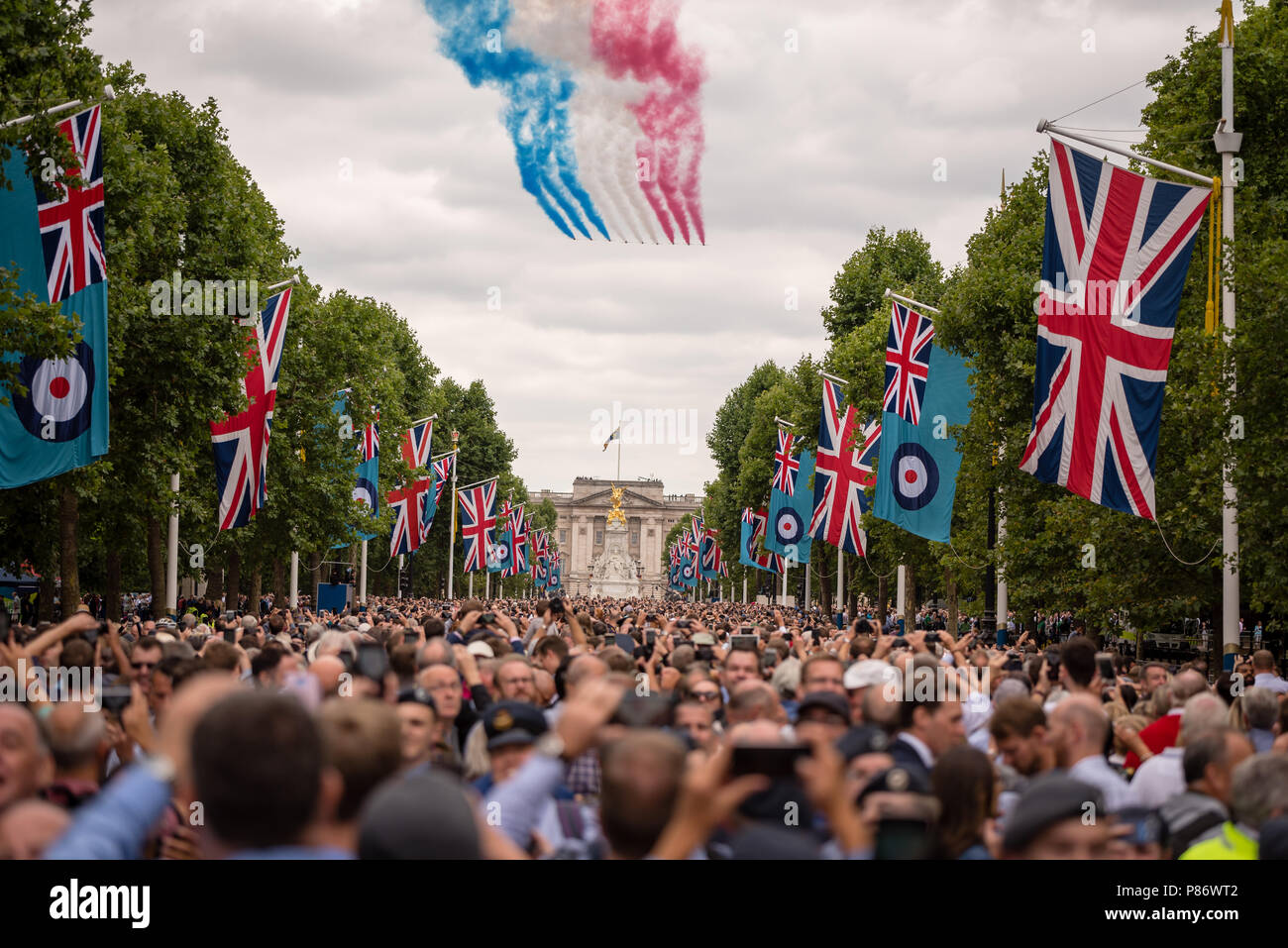 Crowds gather along The Mall to help celebrate the 100th anniversary of ...