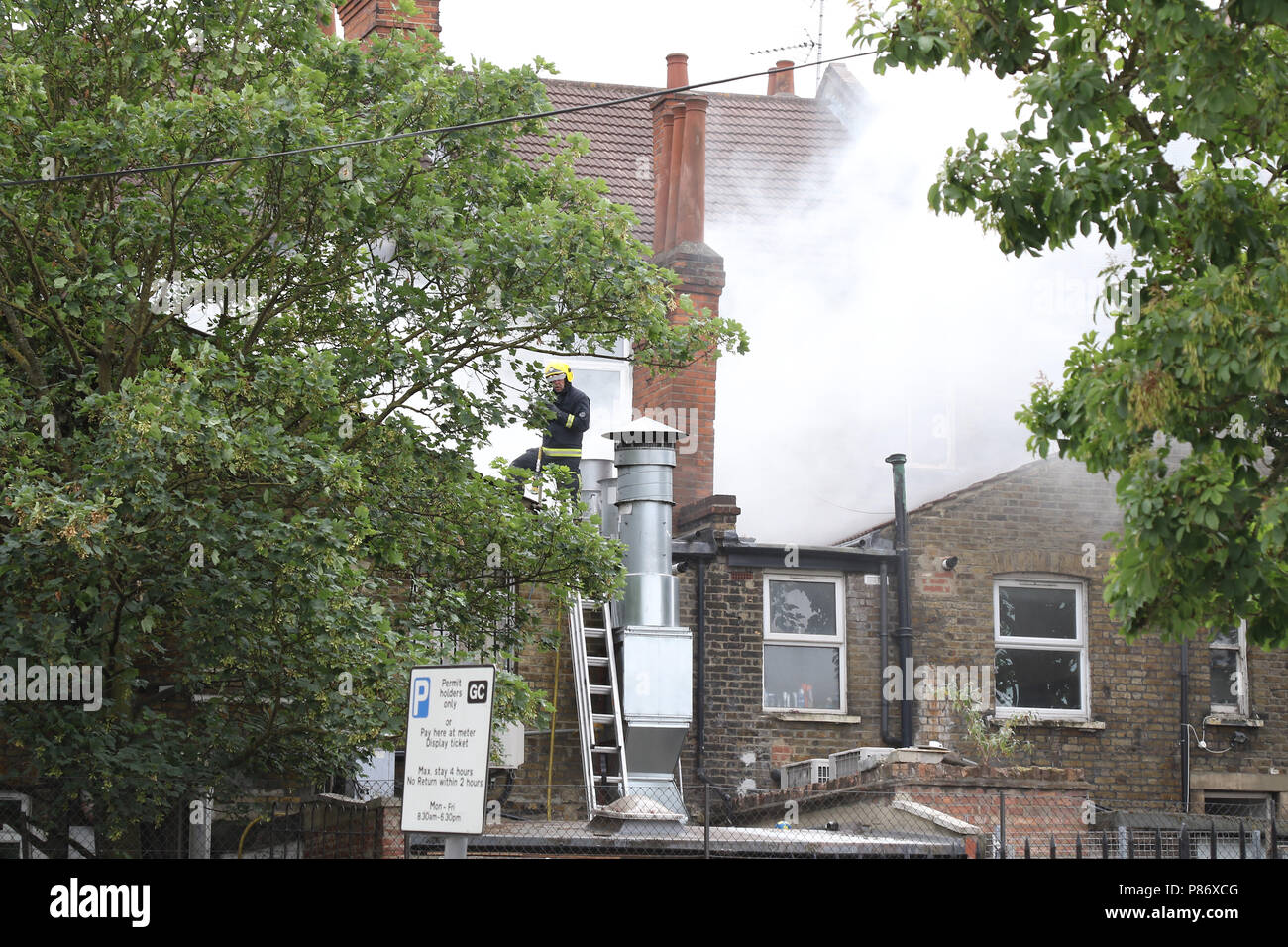 London, UK. 10th July 2018. Firefighters battling a fire on Willesden ...