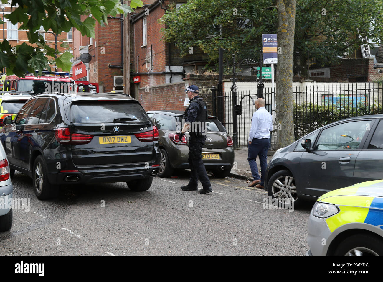 Police raid in north london hi-res stock photography and images - Alamy