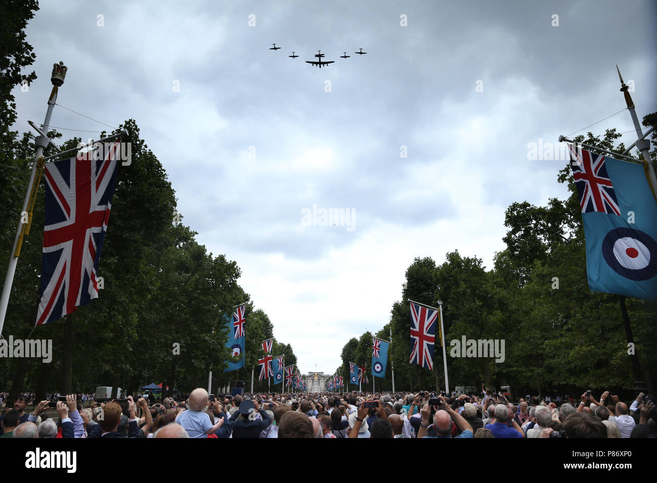 Raf flypast july 10 hi-res stock photography and images - Alamy