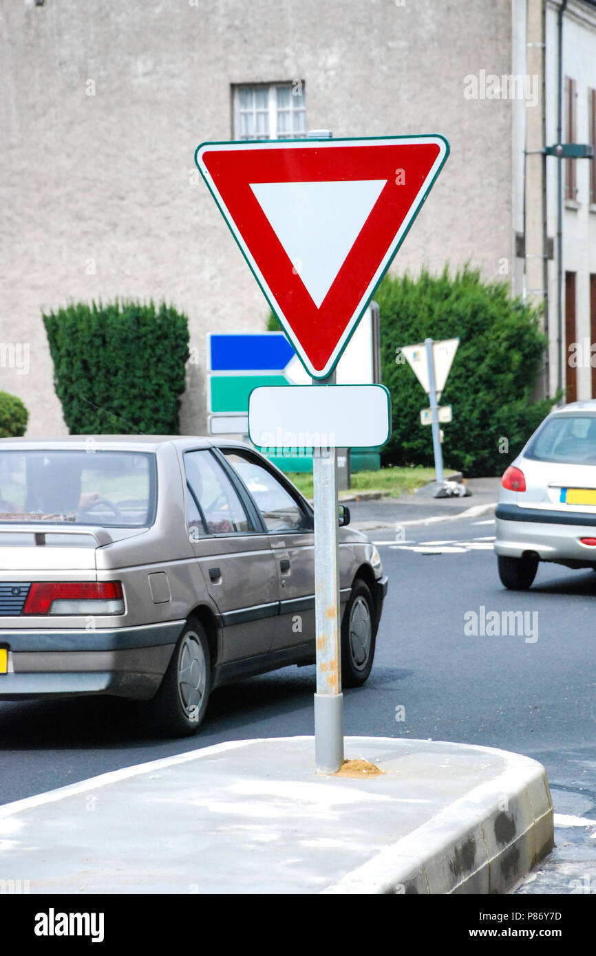 Yield Sign High Resolution Stock Photography and Images - Alamy