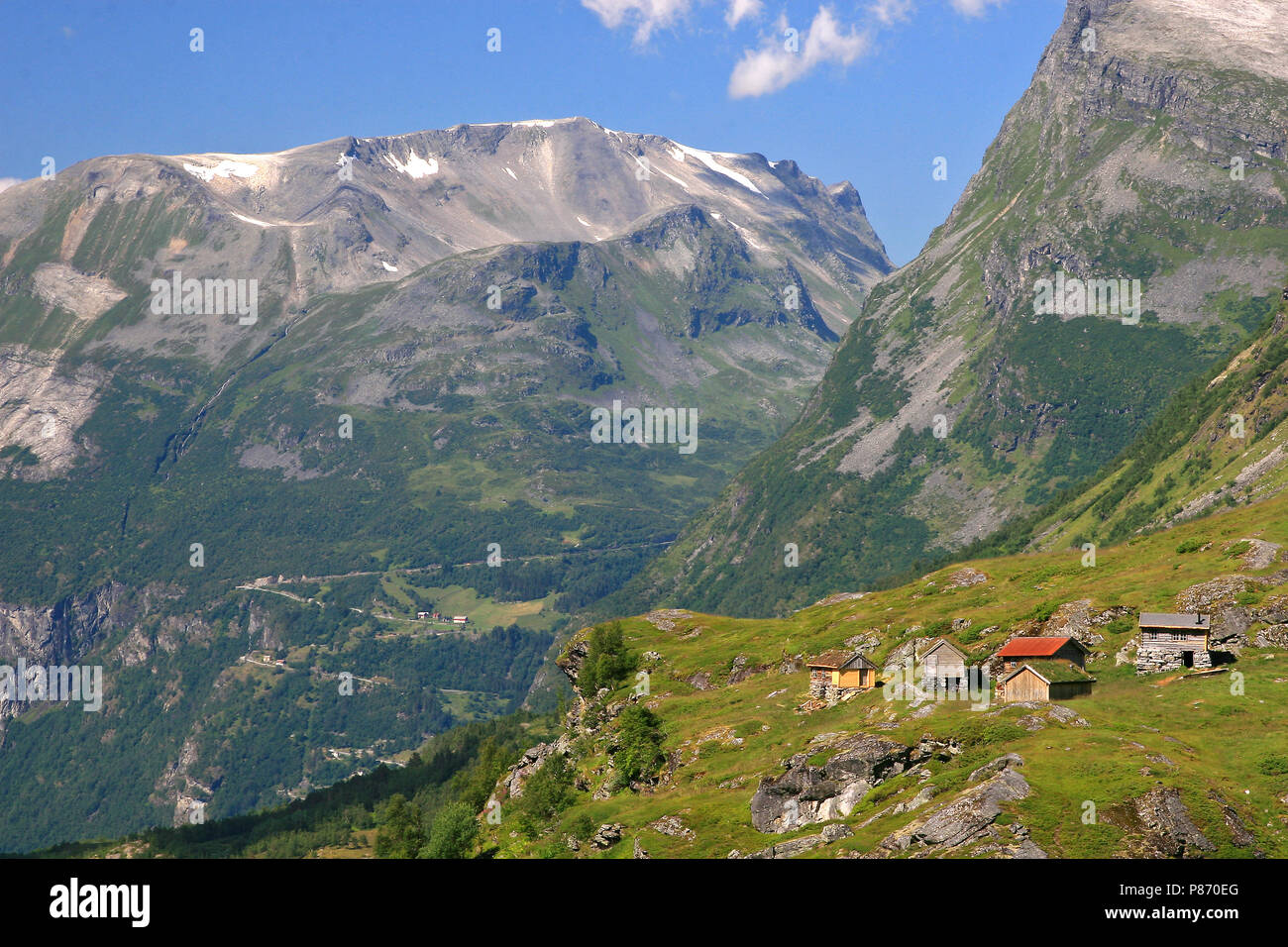 Berghutten te Geiranger; Shelters at Geiranger Stock Photo - Alamy