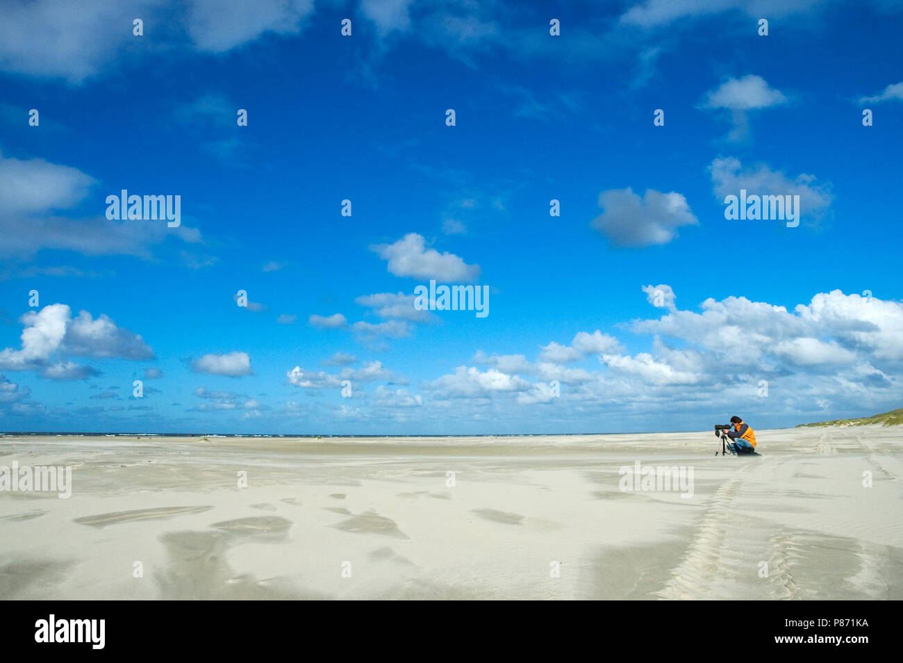 Vogelaar op Vlieland; Birdwatcher on Vlieland Stock Photo - Alamy