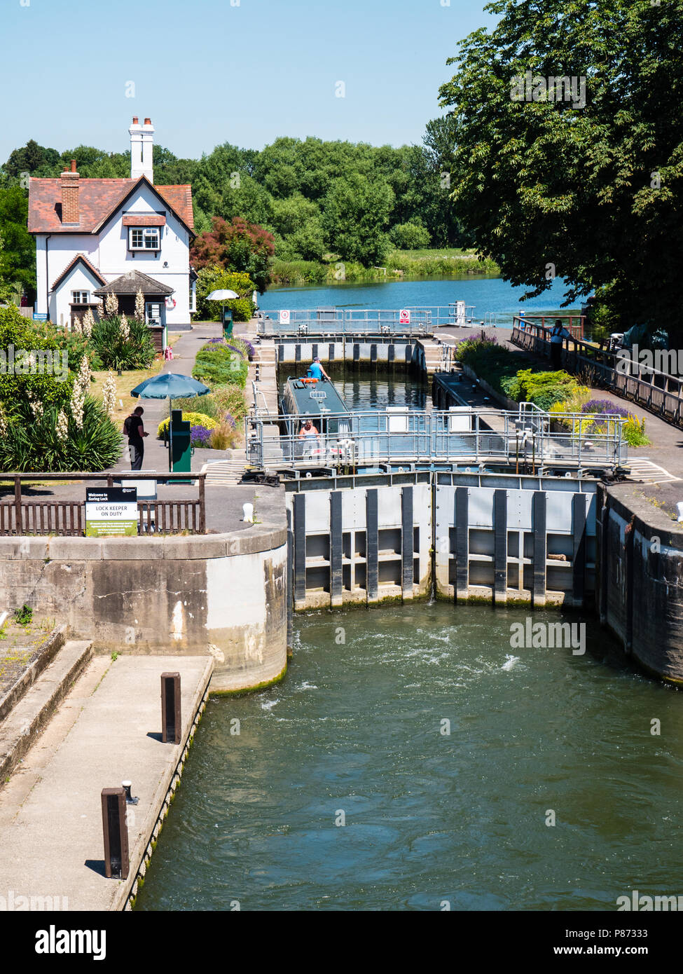 Goring Lock, Goring-on-Thames, River Thames, Oxfordshire, England, UK ...