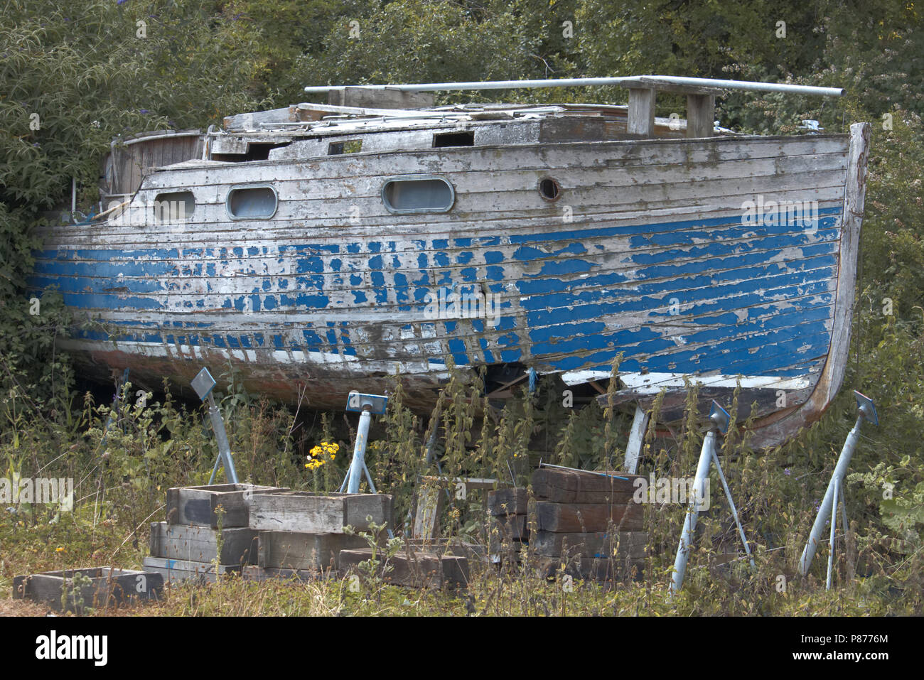 Old forgotten boat Stock Photo - Alamy