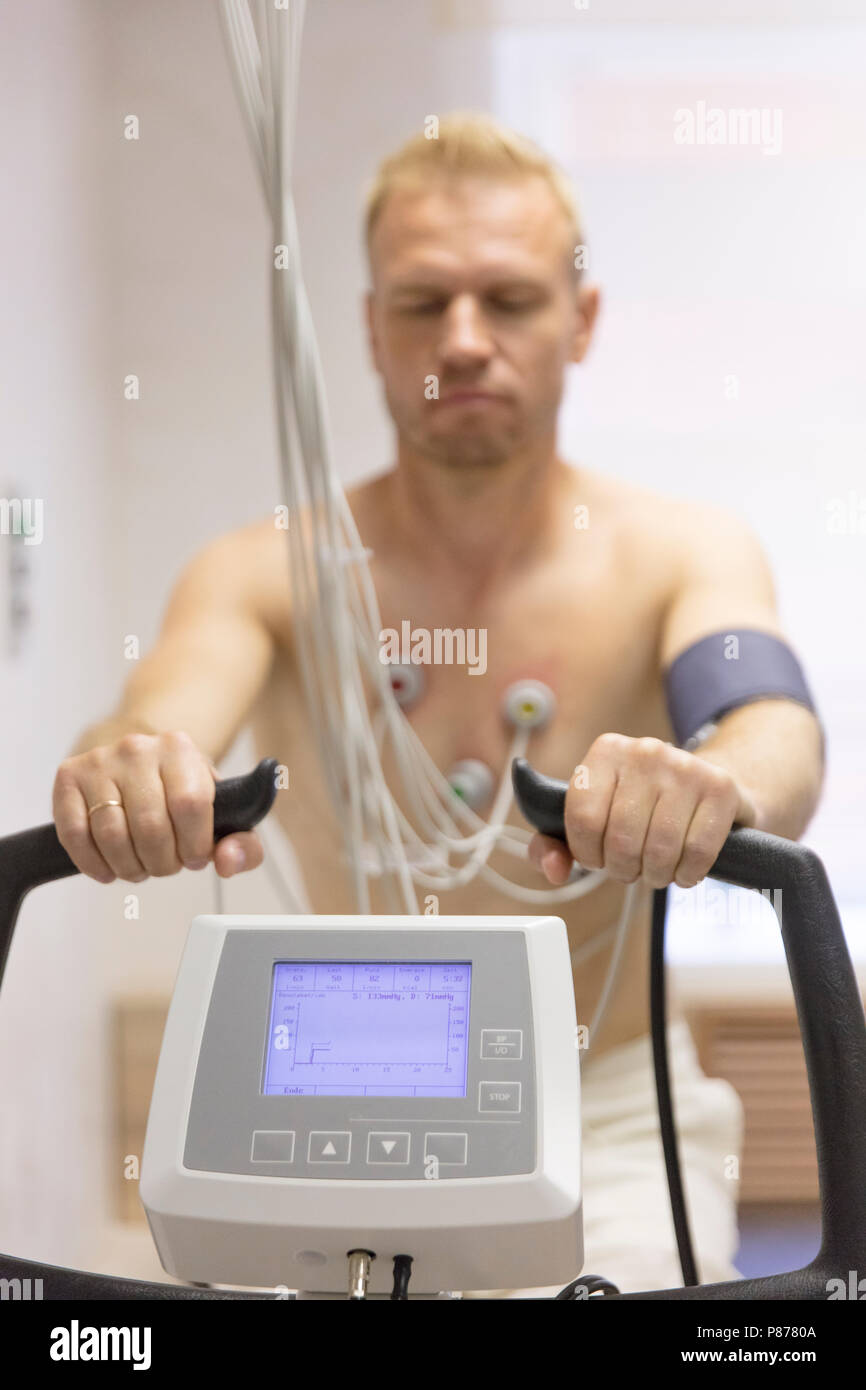 Load ecg hi-res stock photography and images - Alamy