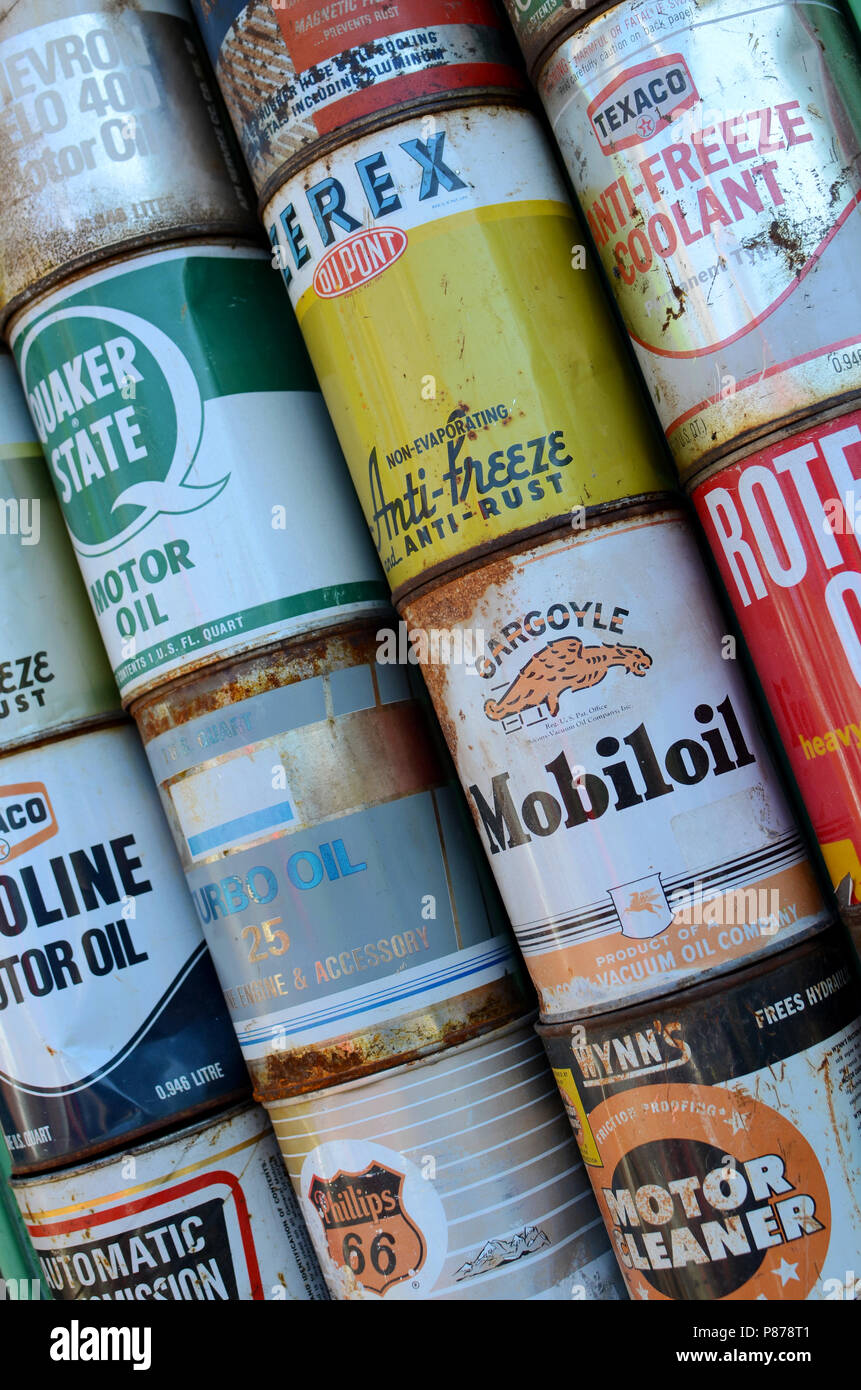 Antique oil cans hi-res stock photography and images - Alamy
