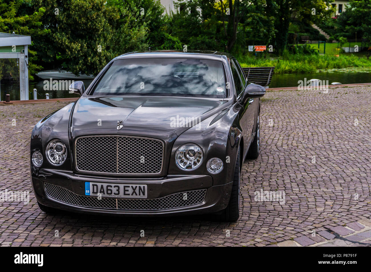 Bentley twin turbo hi-res stock photography and images - Alamy