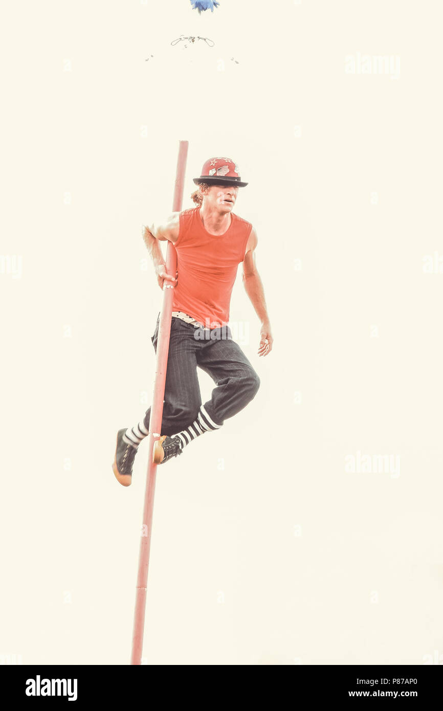 Performers climbing pole hi-res stock photography and images - Alamy