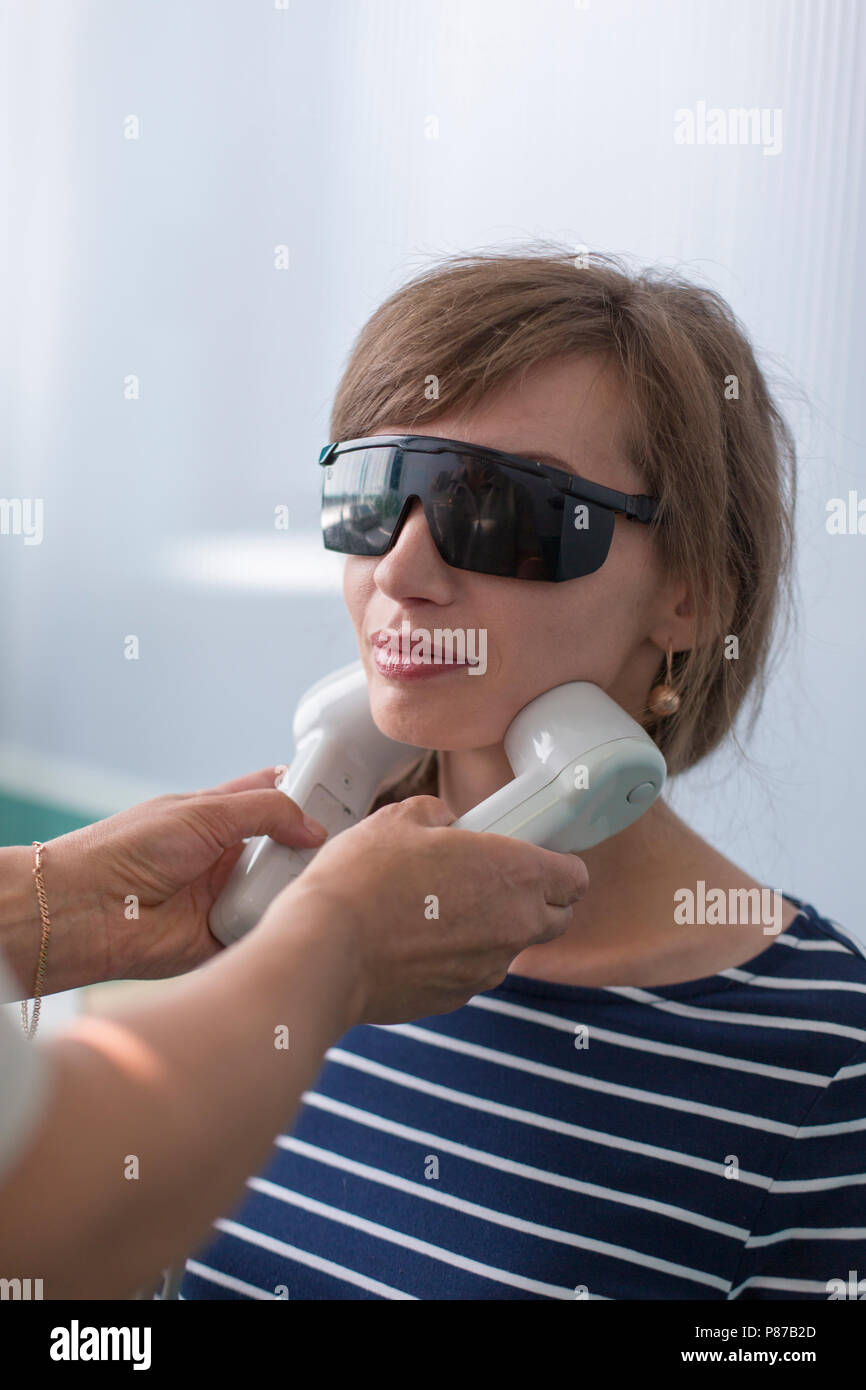 Doctor checking lymph nodes on patient's neck Stock Photo - Alamy