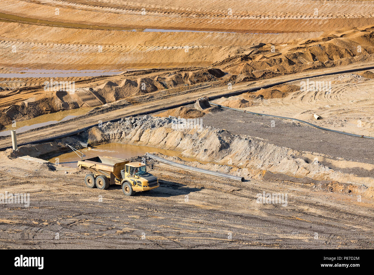 Mine dump truck tipping hi-res stock photography and images - Alamy
