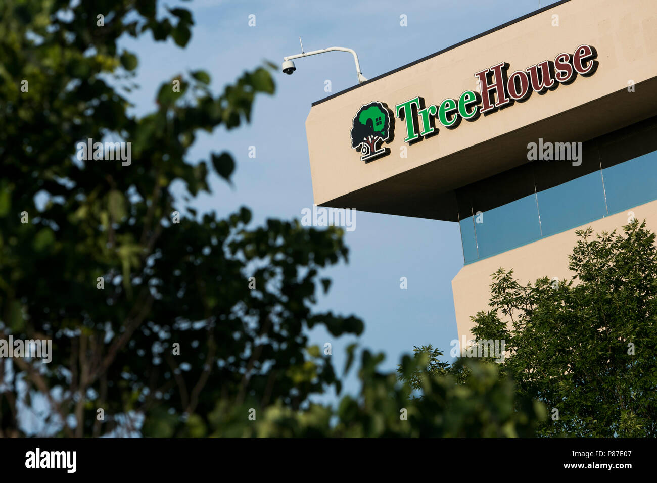 House tree logo hi-res stock photography and images - Alamy