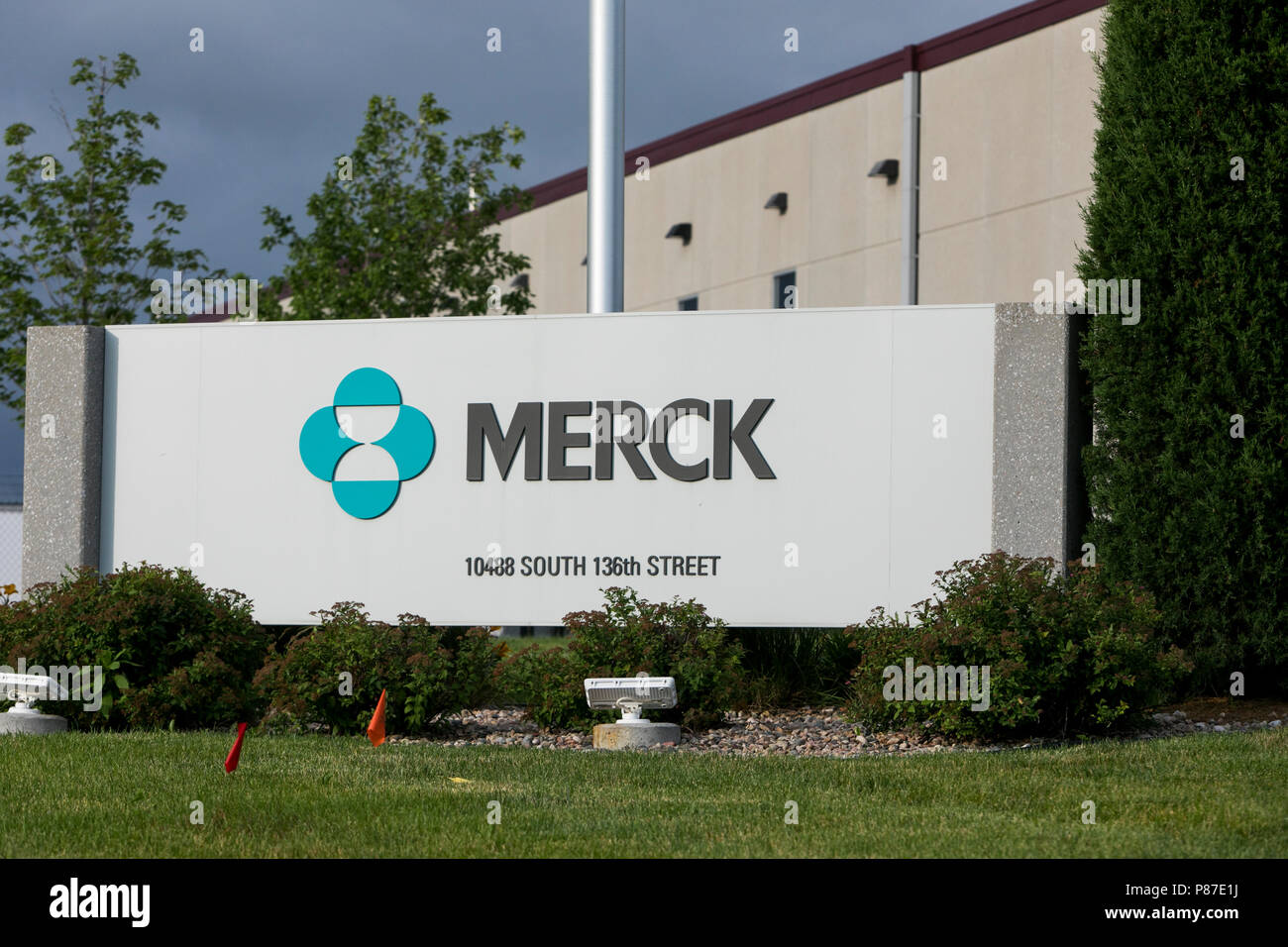Merck logo hi-res stock photography and images - Alamy