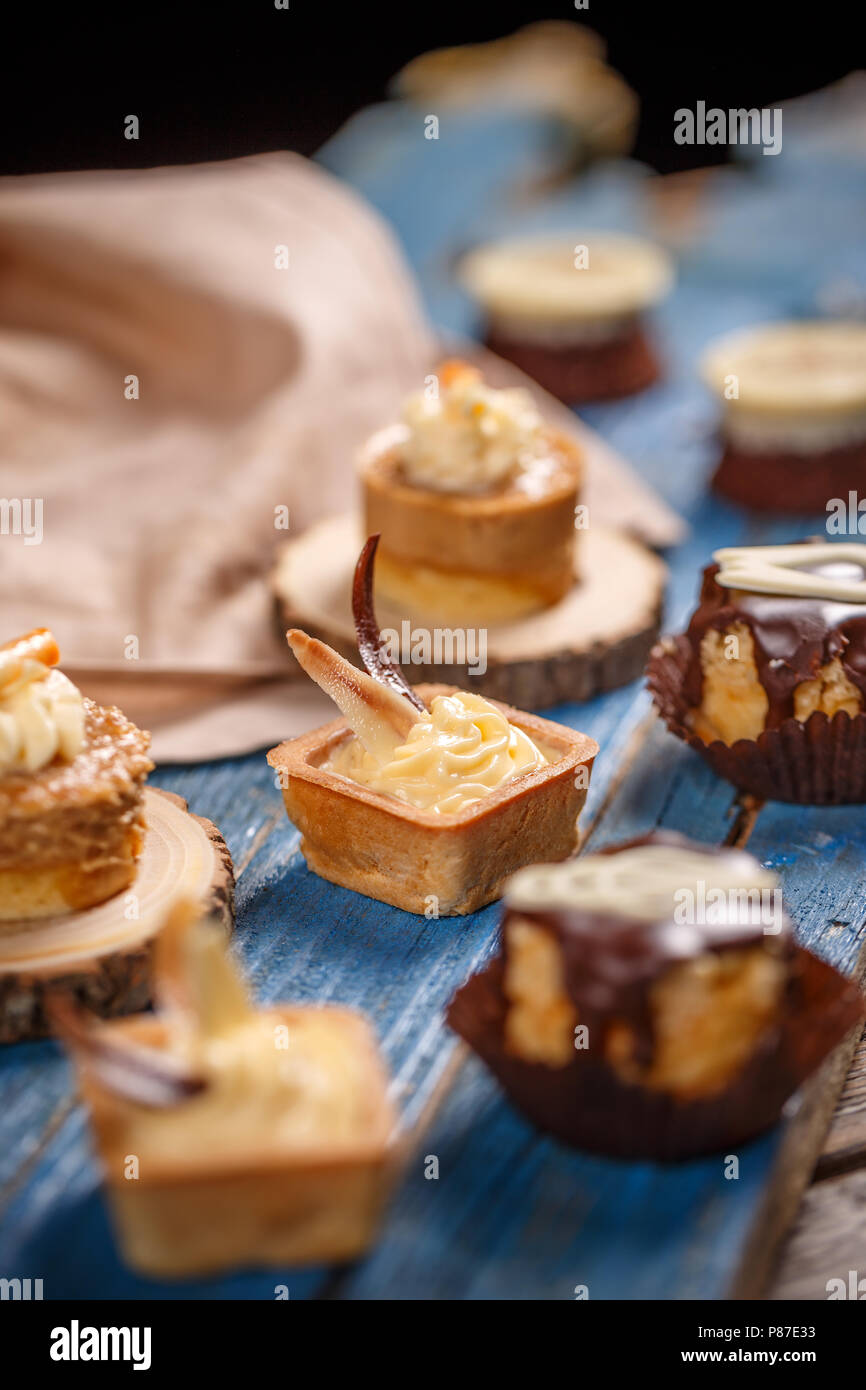 Cakes delicious dessert bakery hi-res stock photography and images - Alamy