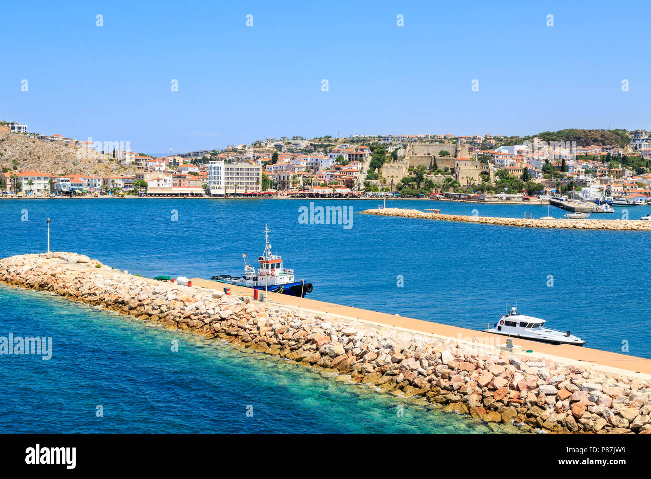 Cesme castle with marina area with piers in Cesme, İzmir, Turkey Stock ...