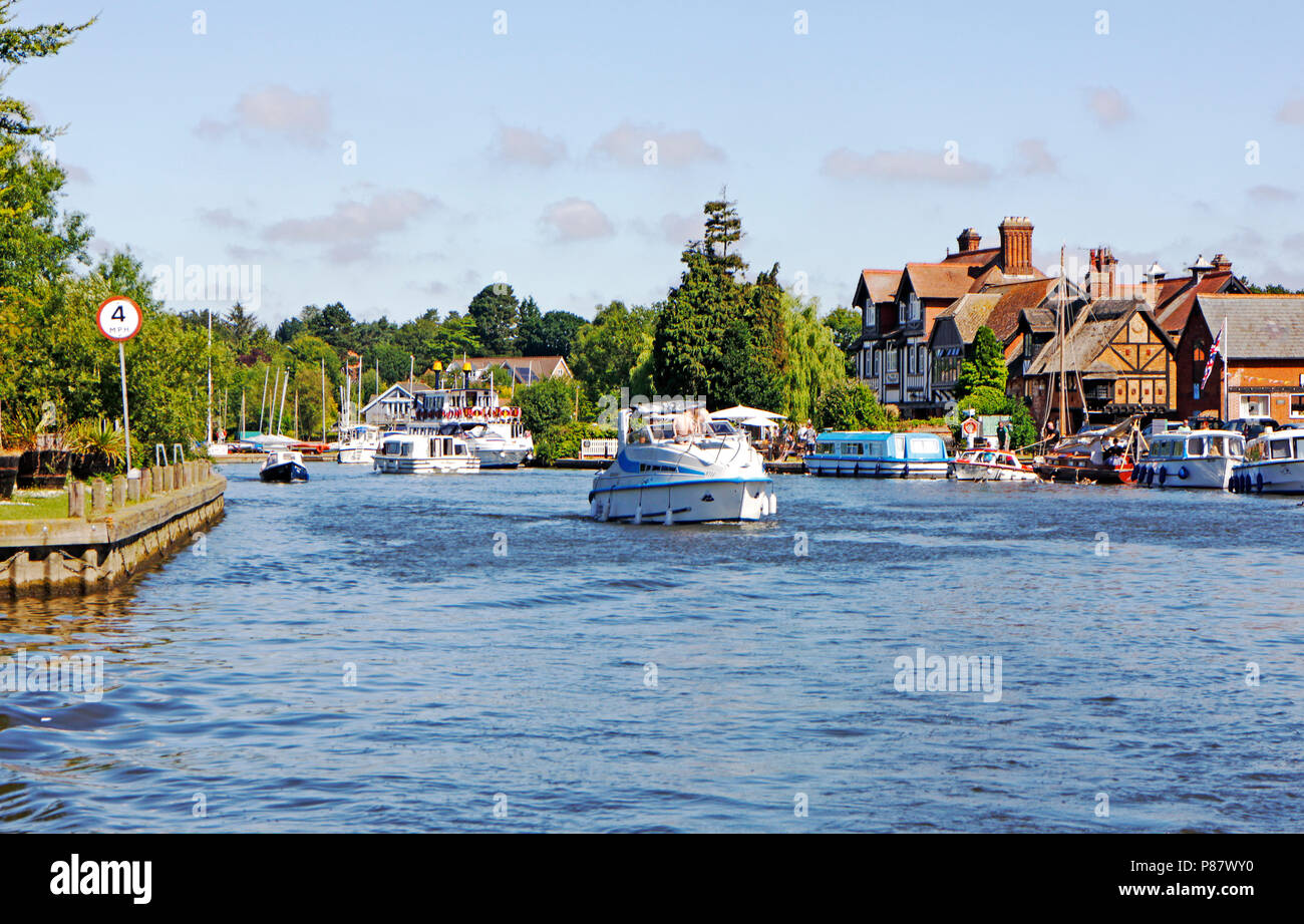 On the River Bure on the Norfolk Broads at Horning, Norfolk, England ...