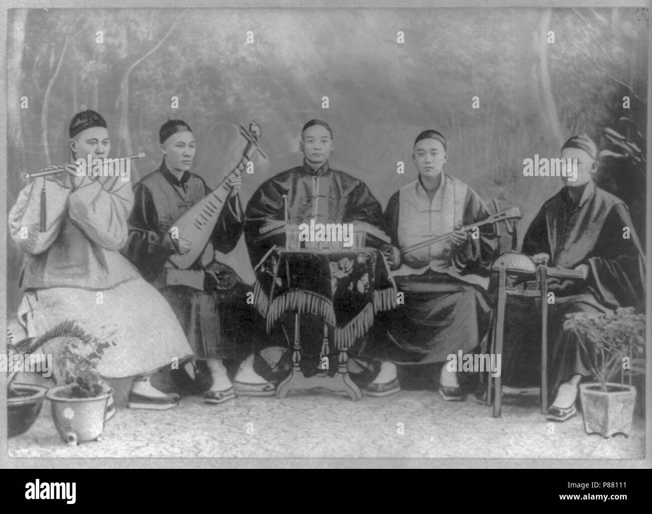 Chinese fiddle Black and White Stock Photos & Images - Alamy