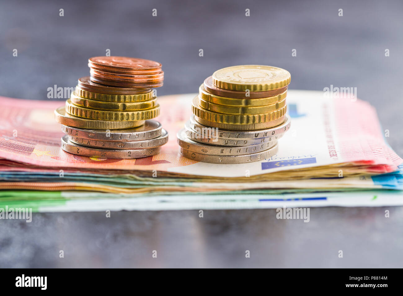 Euro paper pay paying coins hi-res stock photography and images - Alamy