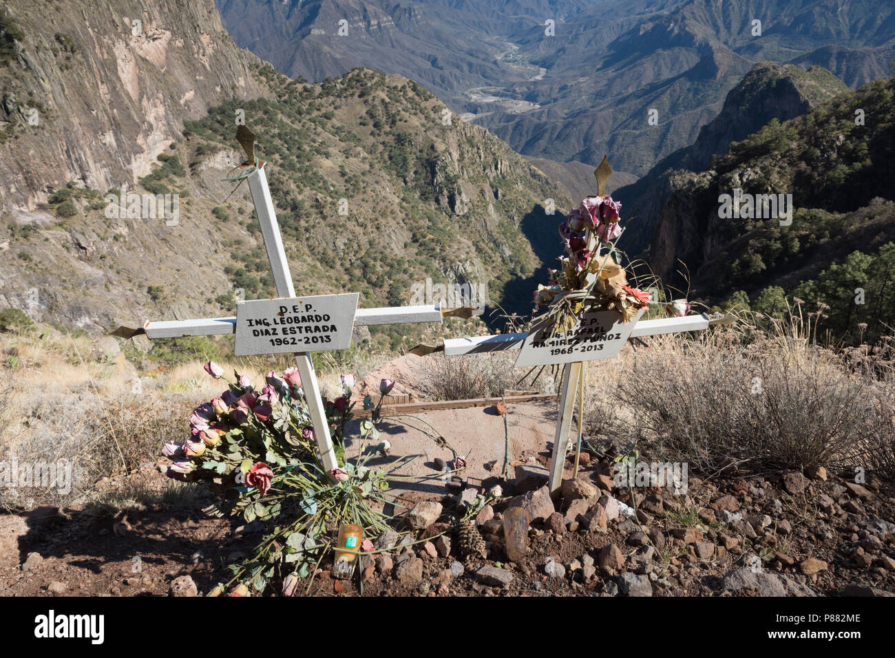 Two horizontal crosses hi-res stock photography and images - Alamy