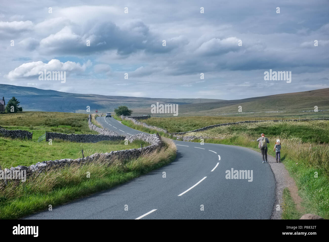Country roads england hi-res stock photography and images - Alamy