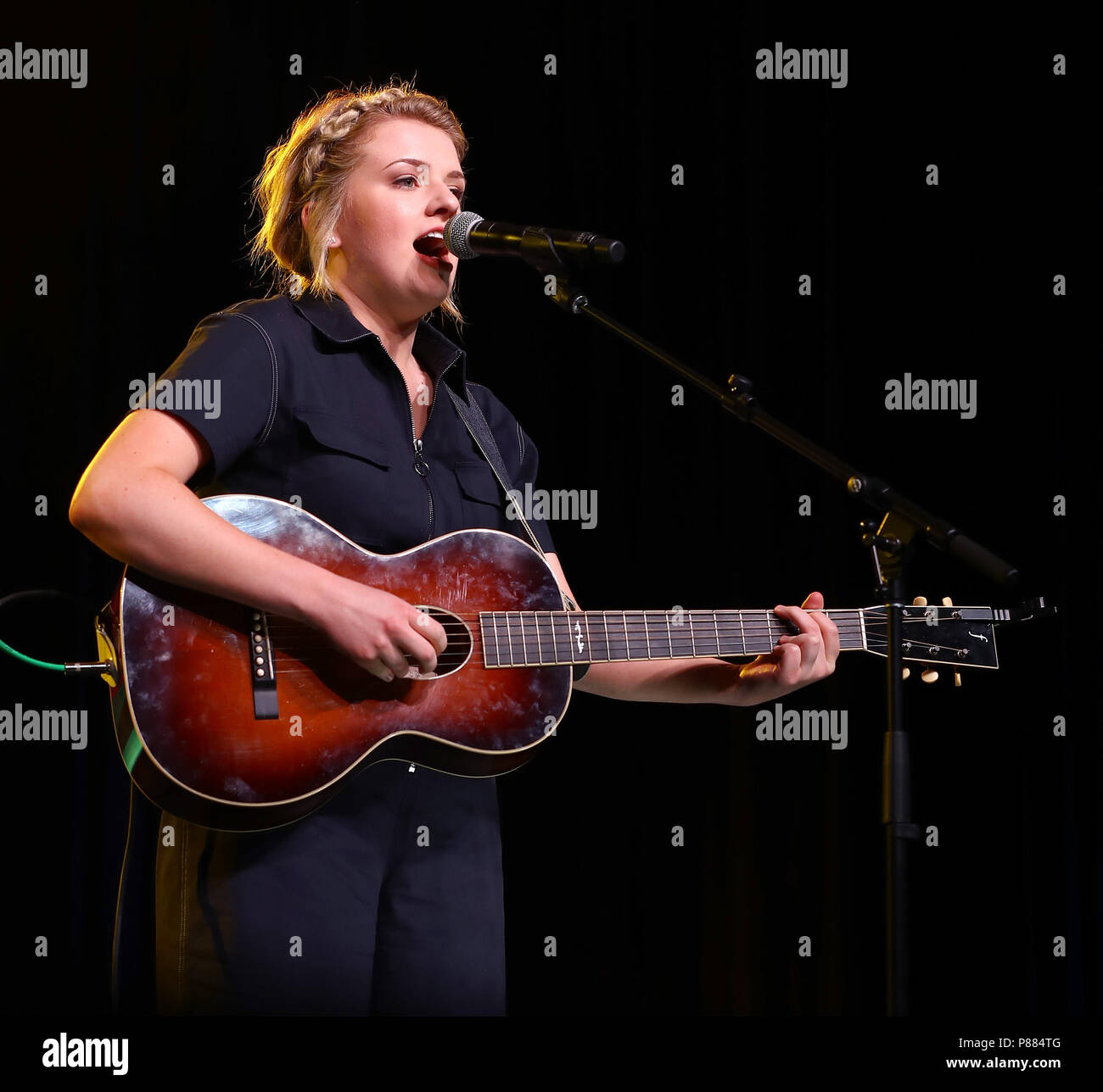 2018 CMA Fest Xfinity Fan Fair X at Music City Center, Friday events ...