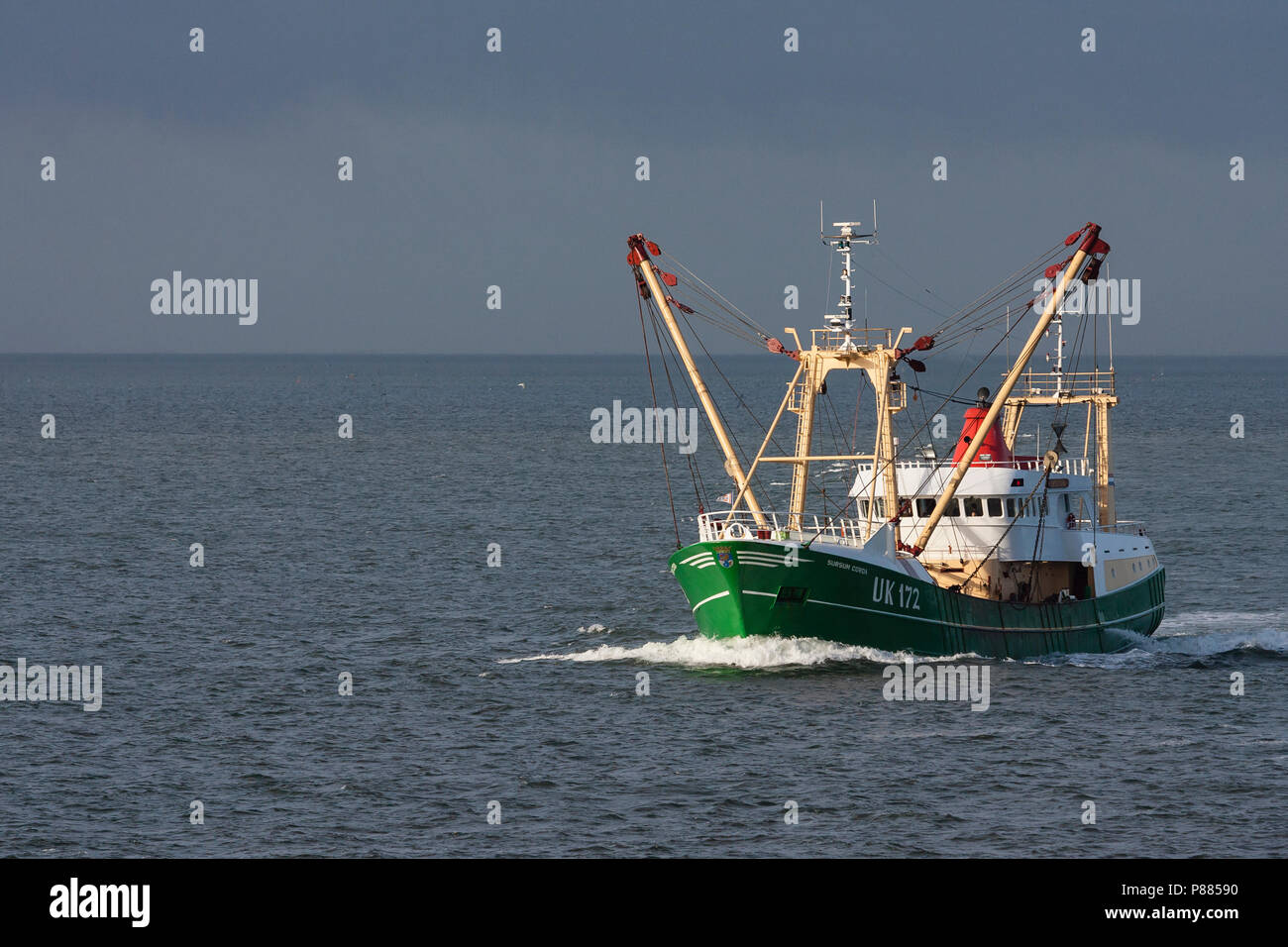 Vissersboot op zee hi-res stock photography and images - Alamy
