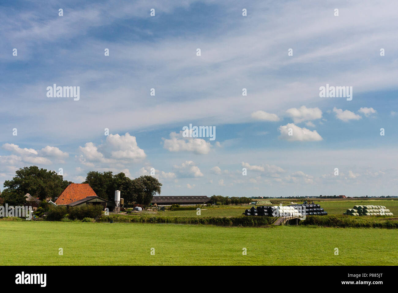 Hooibalen hi-res stock photography and images - Alamy