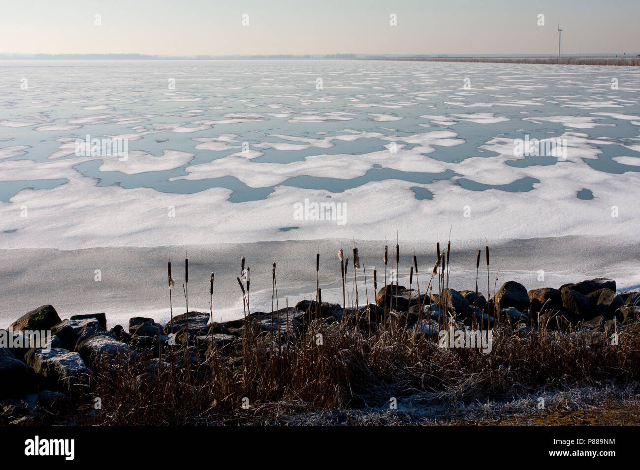 IJsselmeer met ijs, IJsselmeer with ice Stock Photo - Alamy