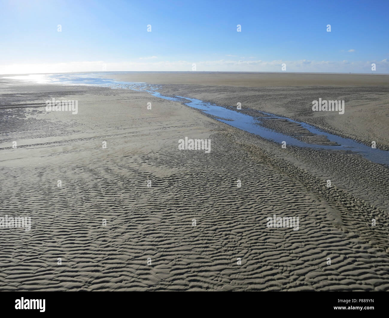 Weids uitzicht over het strand, Extensive view at the beach Stock Photo ...
