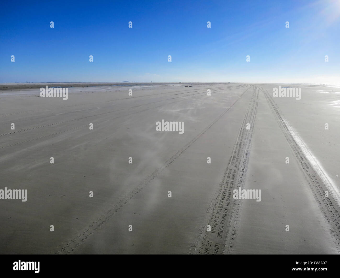 Windy tracks hi-res stock photography and images - Alamy