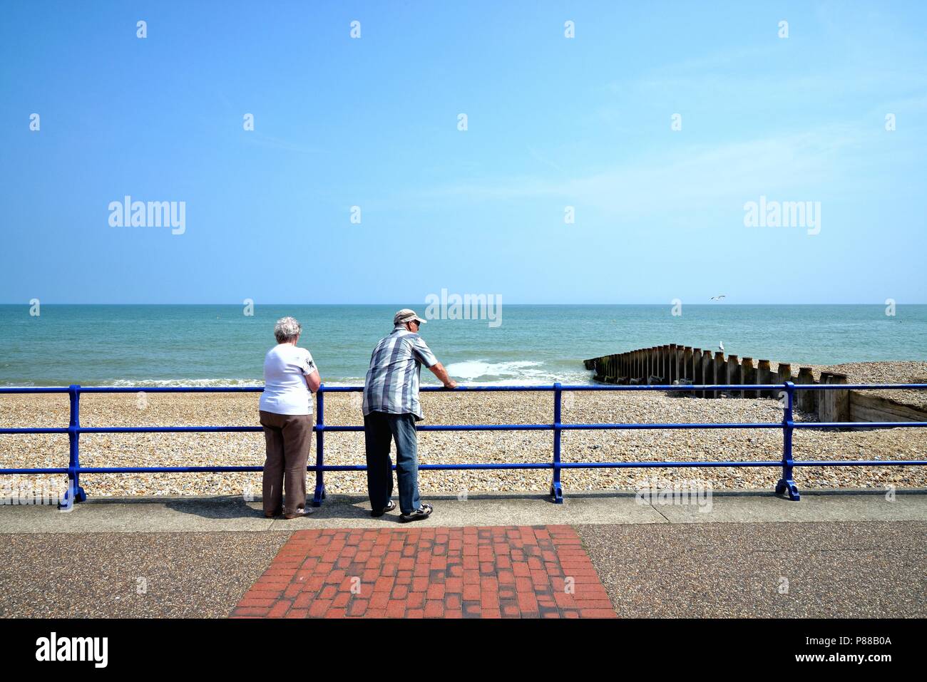 Elderly old couple leaning on hi-res stock photography and images - Alamy