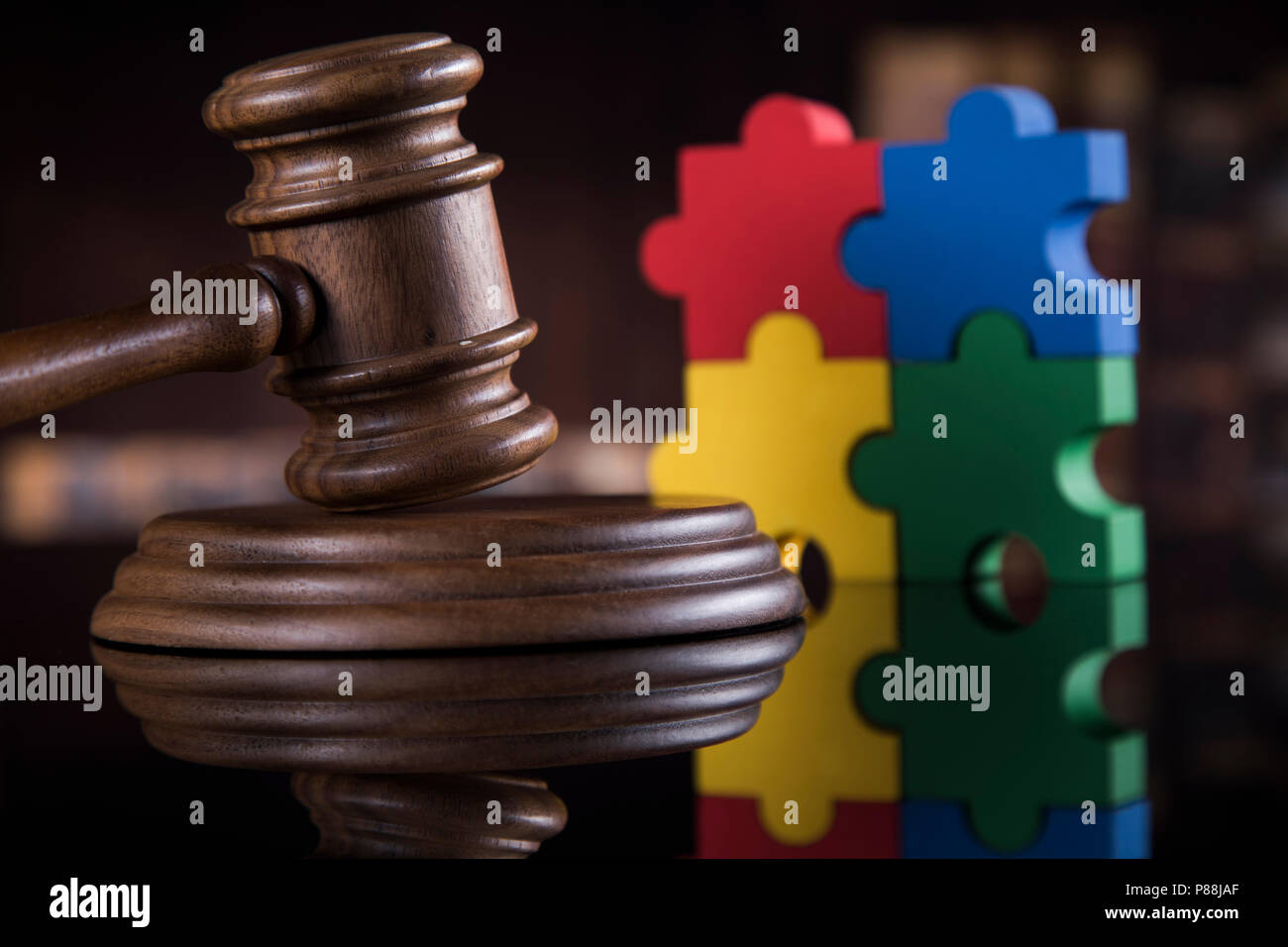 Puzzle, law concept, Wooden gavel Stock Photo - Alamy