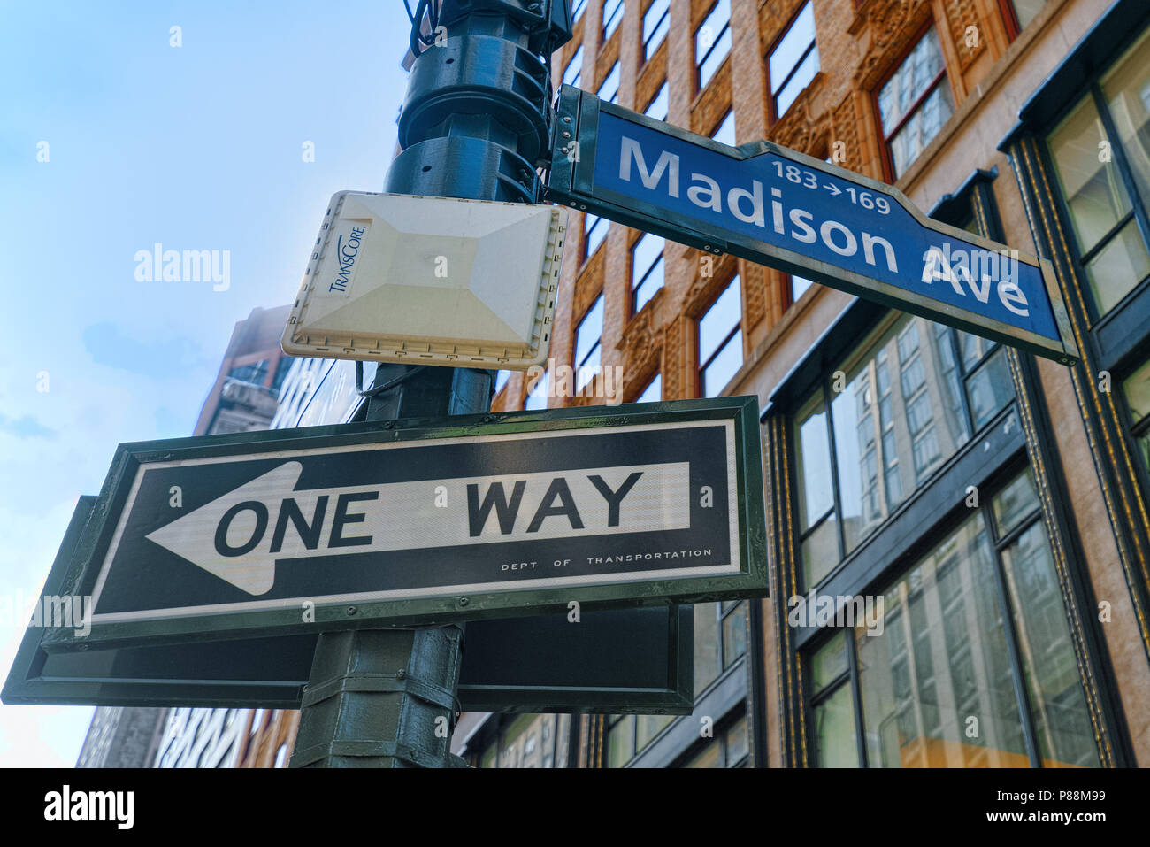 Madison ave sign hi-res stock photography and images - Alamy