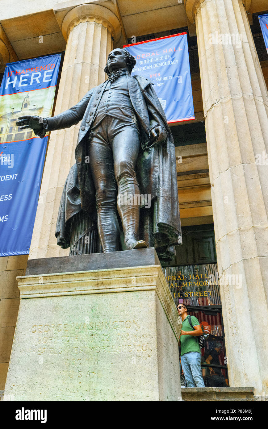 Built in 1700 as new yorks city hall hi-res stock photography and ...
