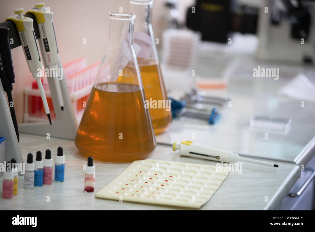 Chemistry laboratory equipment table hi-res stock photography and ...