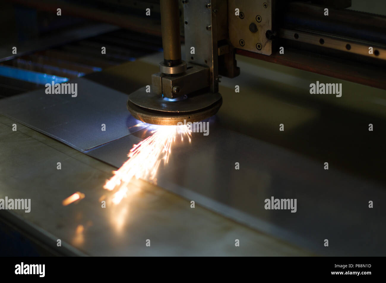 Plasma cutting hi-res stock photography and images - Alamy