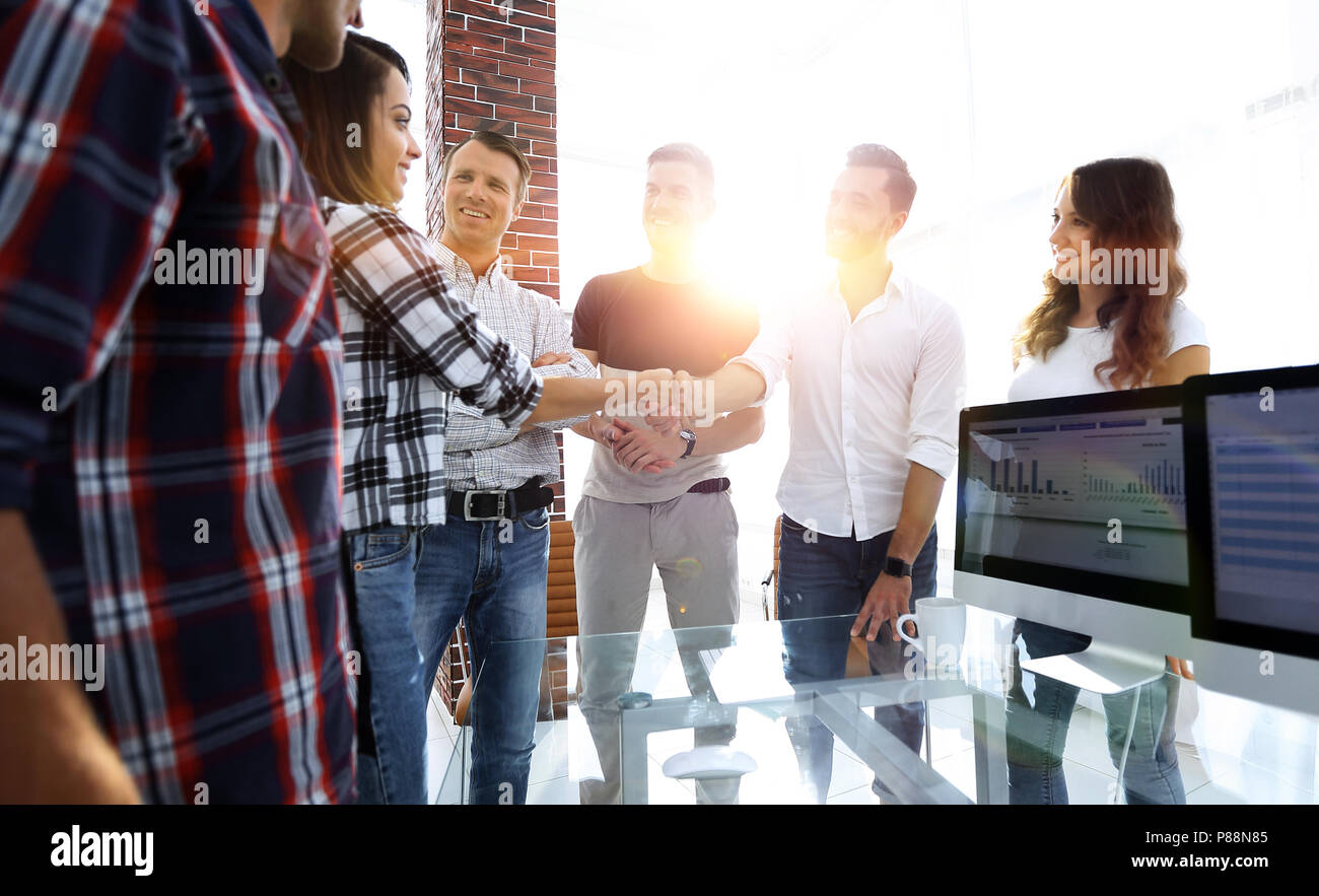 friendly handshake between Manager and employee Stock Photo - Alamy
